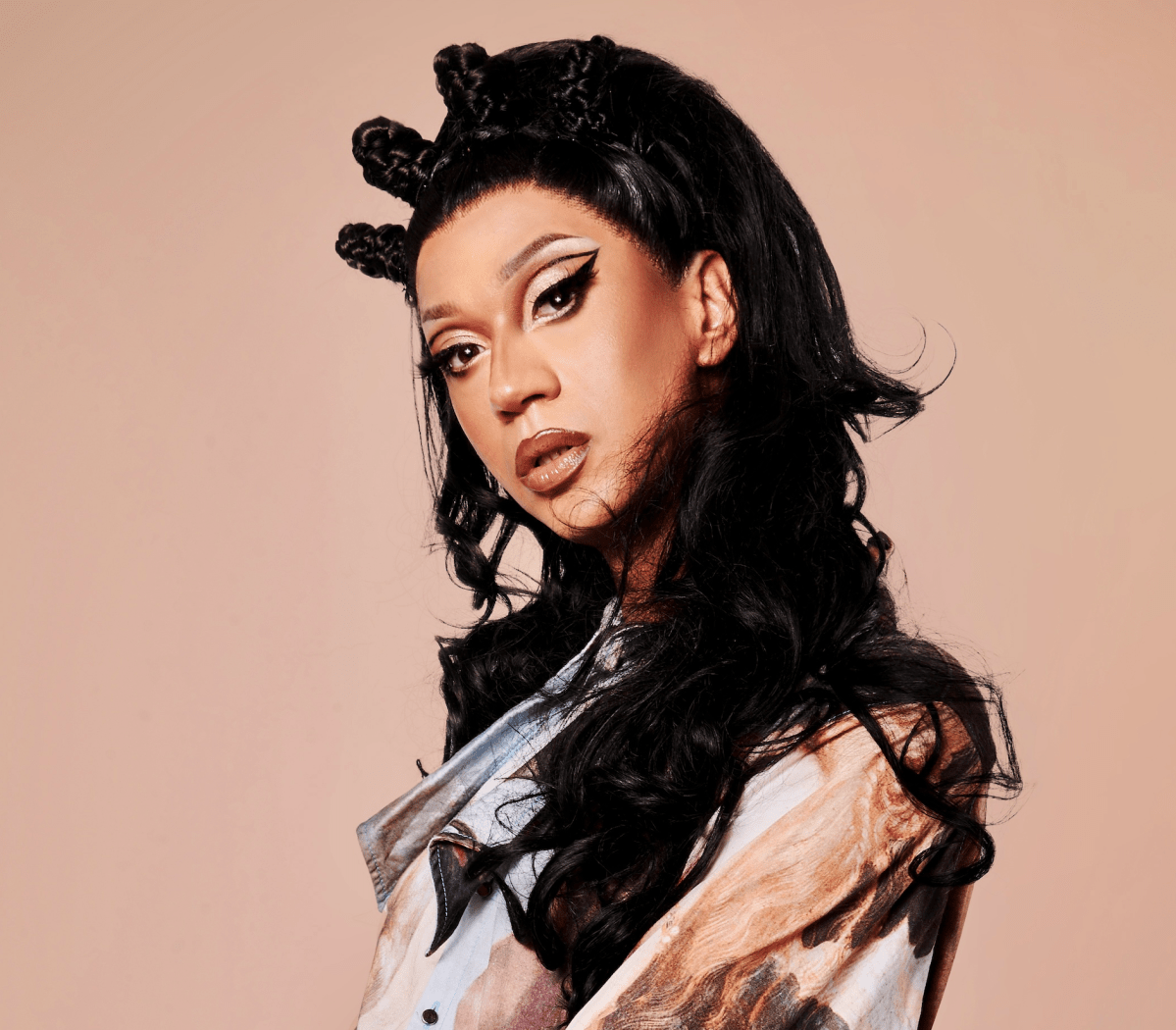 Tia Kofi? Trumps celebra 43 anos com festa dos anos 1920 e performance ...